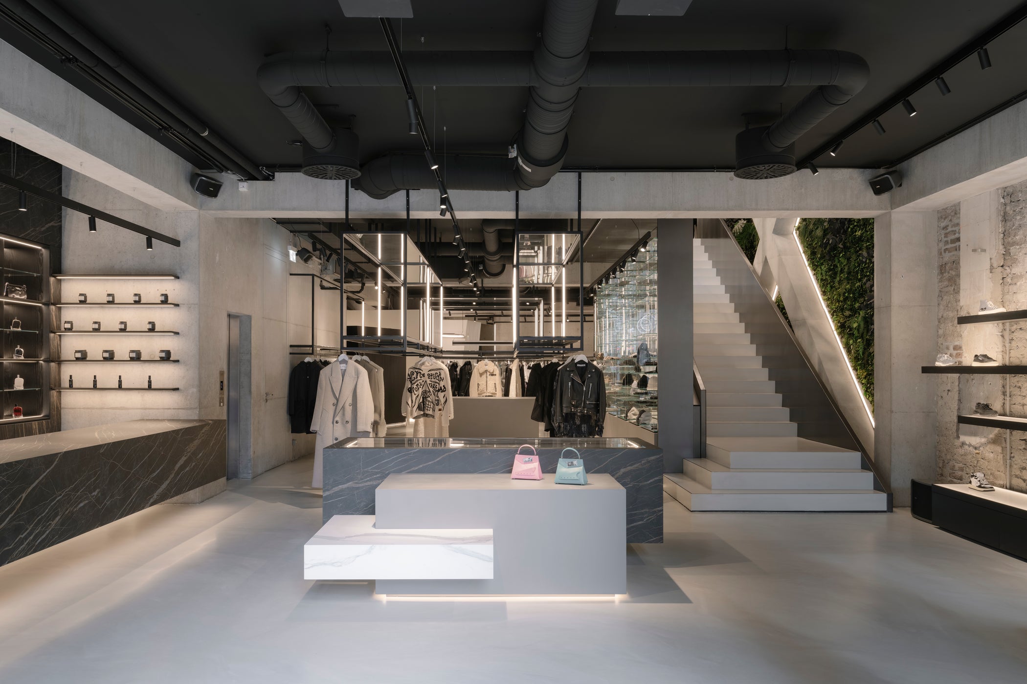 Über uns - Atelier X, Designer- und Luxus-Mode in Köln